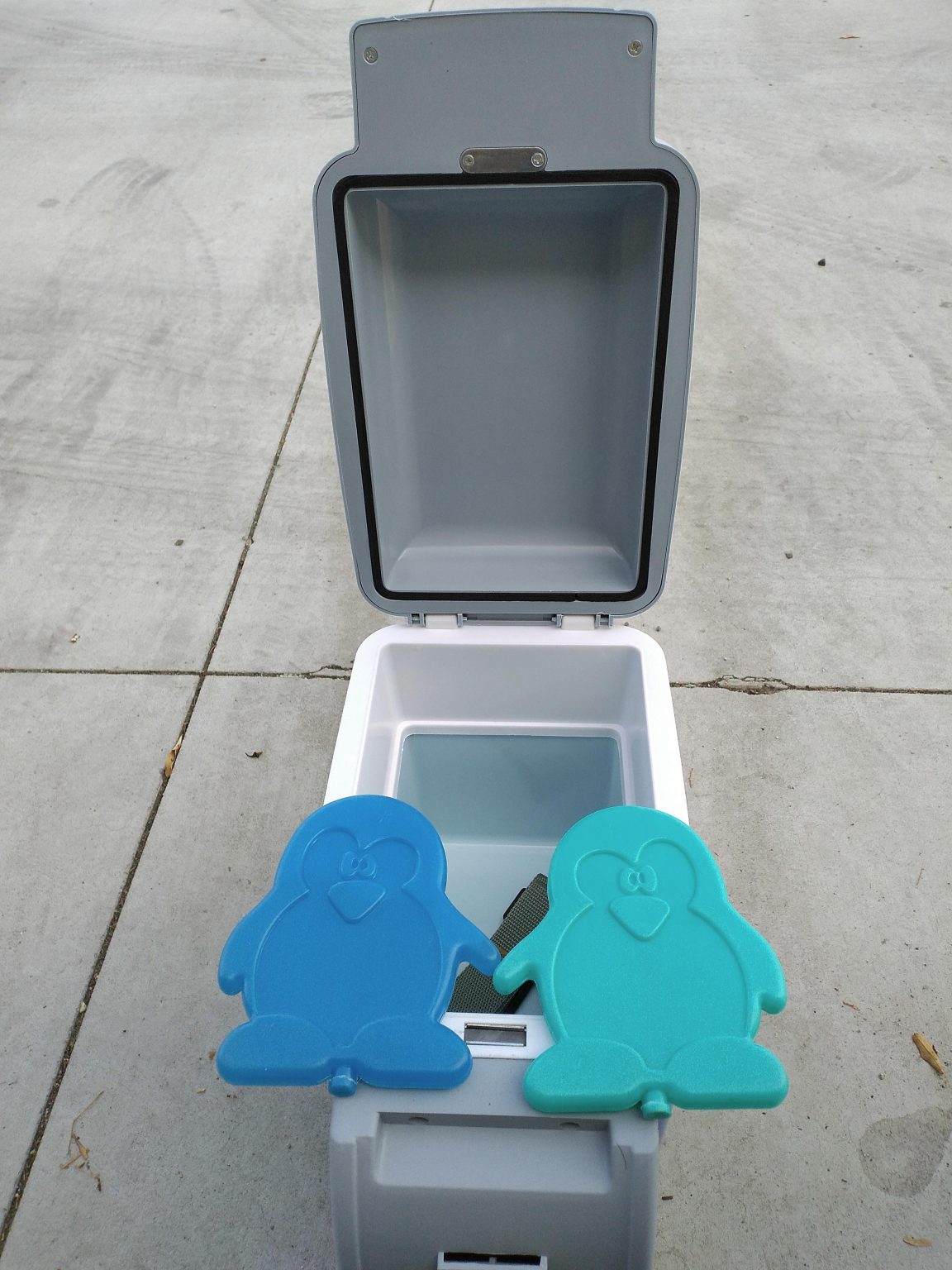 Penquin Freezer Ice Pak Home Cooler Icebox Fishing Camping Pain Relief ...